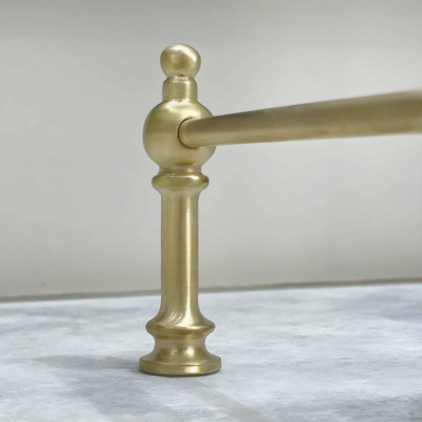 Victorian Brass Gallery Rail - Brushed Brass – Stylentdecor