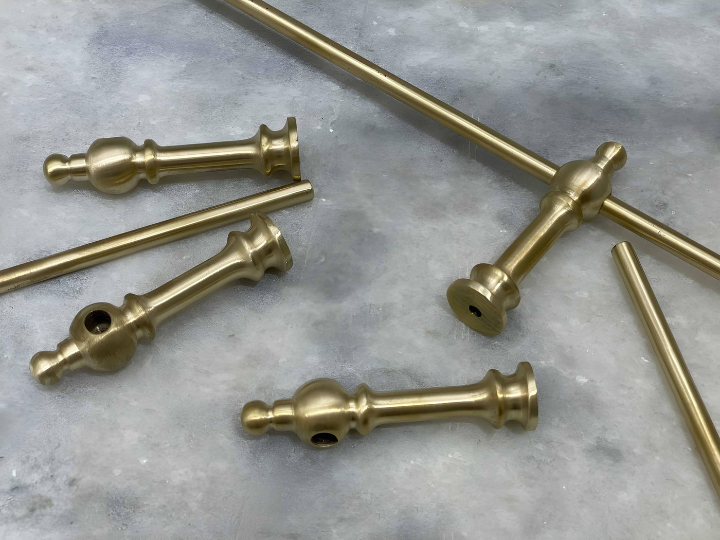 Victorian Brass Gallery Rail - Brushed Brass – Stylentdecor