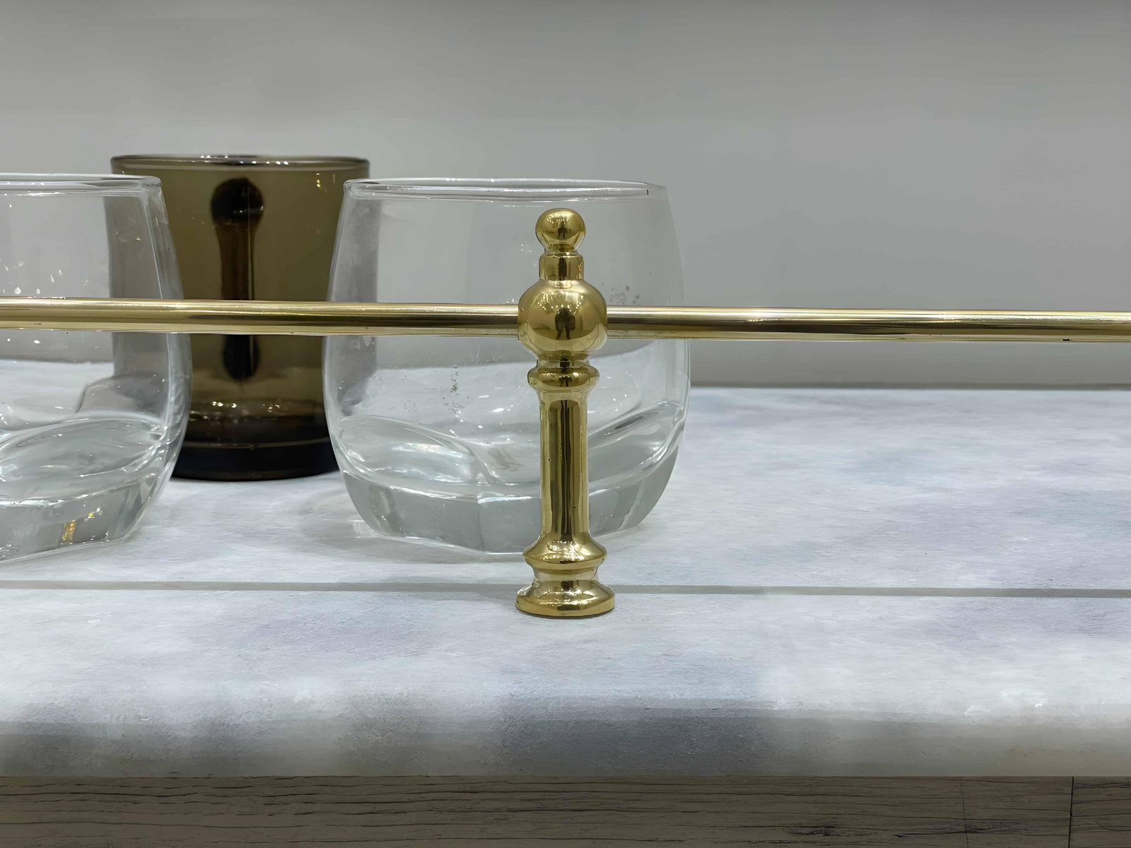 Victorian Brass Gallery Rail - Unlacquered Polished Brass – Stylentdecor