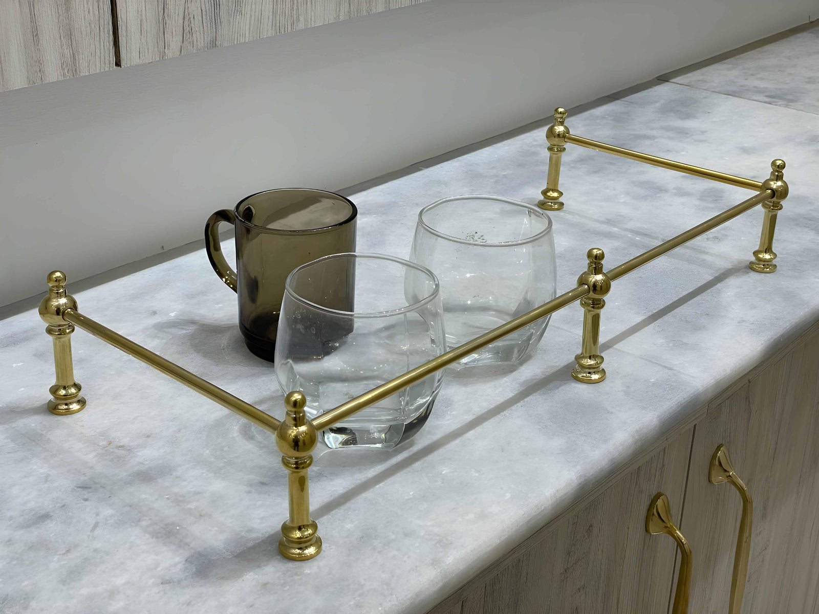 Victorian Brass Gallery Rail - Unlacquered Polished Brass – Stylentdecor